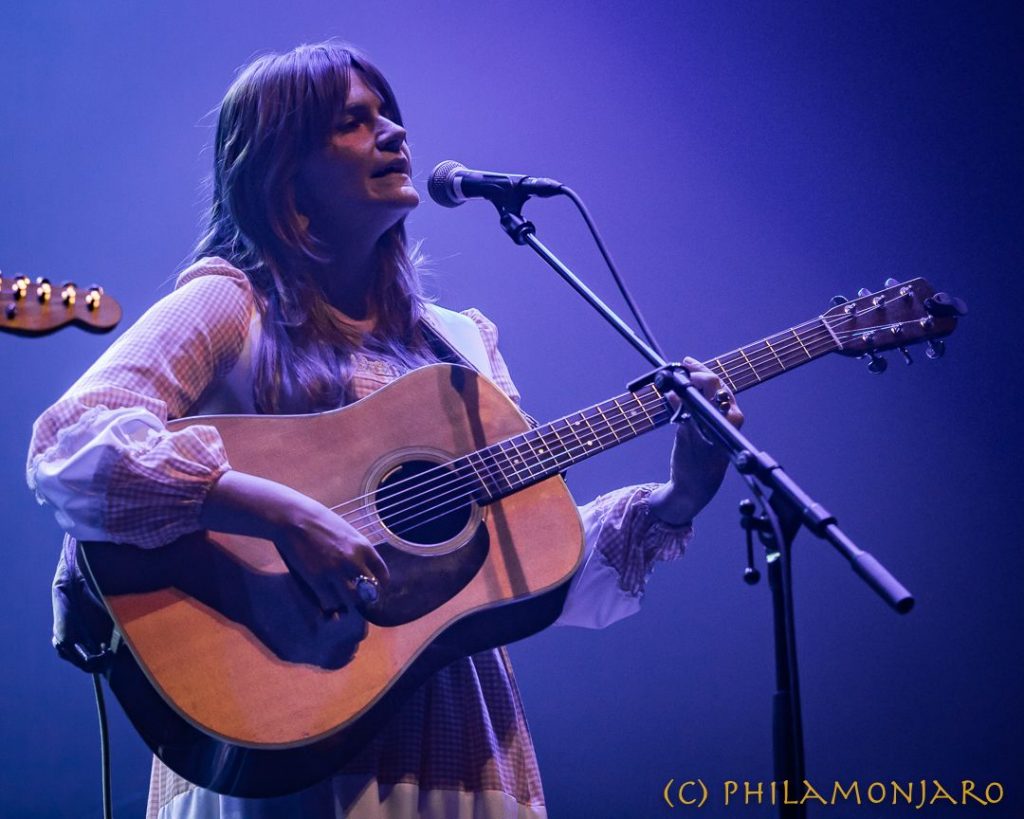 Dawes and Erin Rae Perform Triumphant Concert at Chicago’s Vic Theatre ...