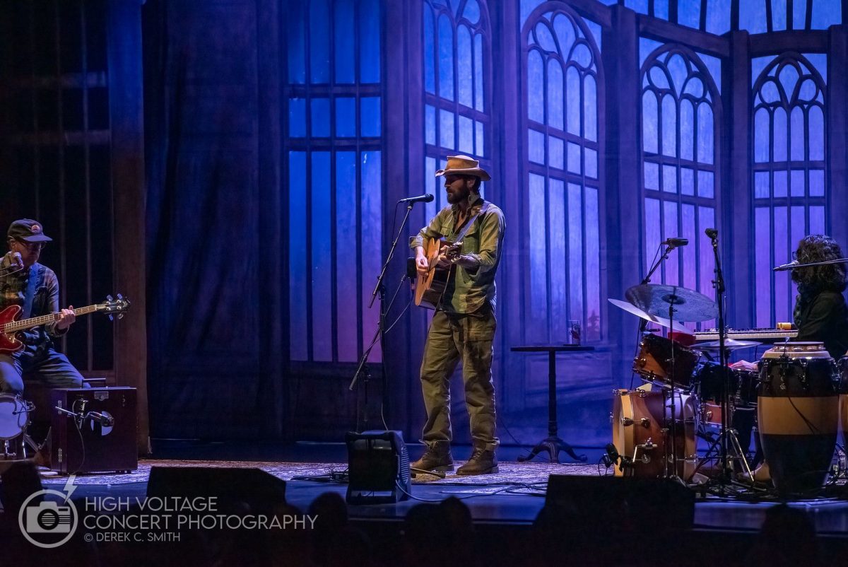 Ray LaMontagne and Kiely Connell Breathe Life Into Chicago Theatre ...