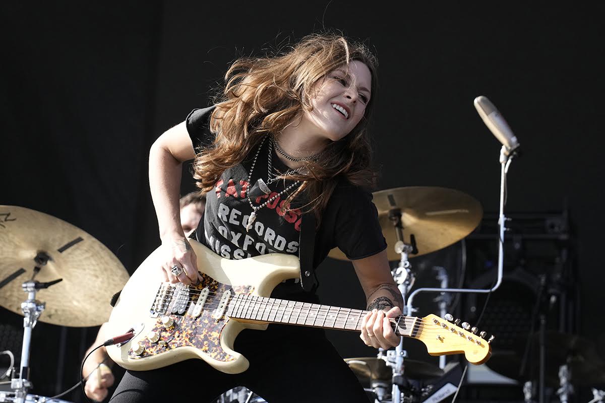 Larkin Poe’s ‘Bloom’ Album Showcases Sister Duo’s Raw Sound, Honest ...