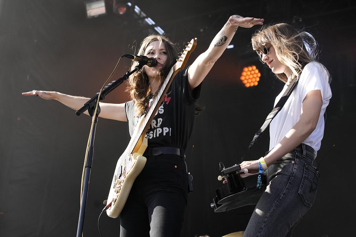 Larkin Poe’s ‘Bloom’ Album Showcases Sister Duo’s Raw Sound, Honest ...