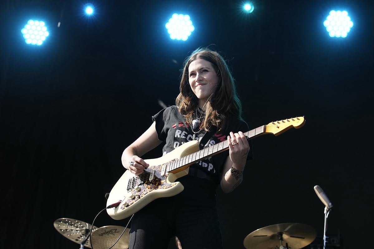 Larkin Poe’s ‘Bloom’ Album Showcases Sister Duo’s Raw Sound, Honest ...